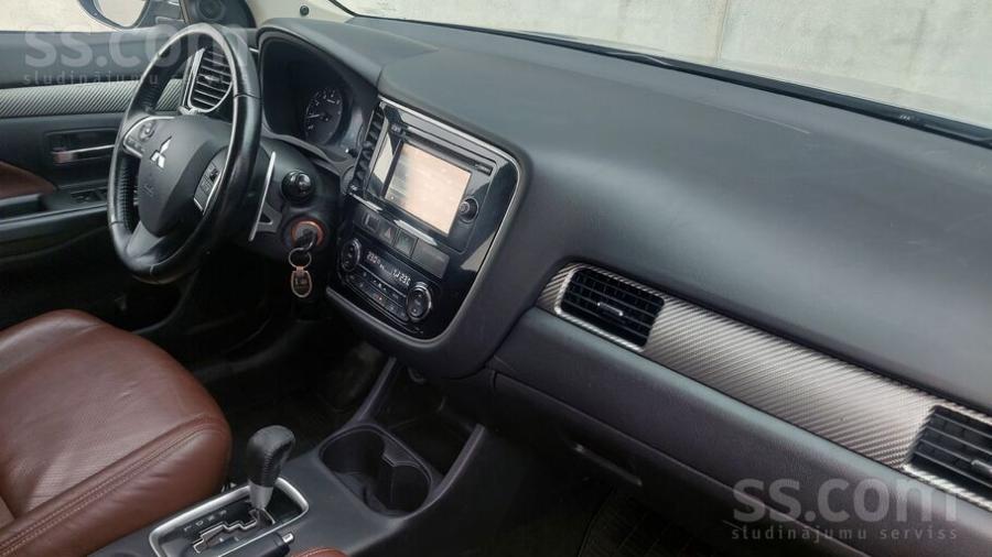 Pelēks Mitsubishi Outlander 2013 Rīga, ar dzinēja tilpumu 2.00 L un nobraukumu 290 tūkst. km par 5590 €, foto 12 vietnē AUTOMOTO.COM.LV