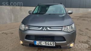 Pelēks Mitsubishi Outlander 2013 Rīga, ar dzinēja tilpumu 2.00 L un nobraukumu 290 tūkst. km par 5590 €, foto 14 vietnē AUTOMOTO.COM.LV