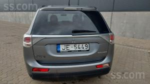 Pelēks Mitsubishi Outlander 2013 Rīga, ar dzinēja tilpumu 2.00 L un nobraukumu 290 tūkst. km par 5590 €, foto 15 vietnē AUTOMOTO.COM.LV
