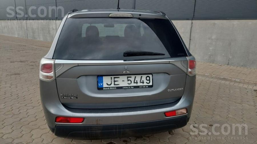 Pelēks Mitsubishi Outlander 2013 Rīga, ar dzinēja tilpumu 2.00 L un nobraukumu 290 tūkst. km par 5590 €, foto 15 vietnē AUTOMOTO.COM.LV