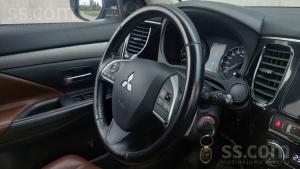 Pelēks Mitsubishi Outlander 2013 Rīga, ar dzinēja tilpumu 2.00 L un nobraukumu 290 tūkst. km par 5590 €, foto 16 vietnē AUTOMOTO.COM.LV