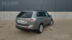 Pelēks Mitsubishi Outlander 2013 Rīga, ar dzinēja tilpumu 2.00 L un nobraukumu 290 tūkst. km par 5590 €, foto 22 vietnē AUTOMOTO.COM.LV