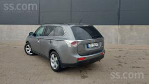 Pelēks Mitsubishi Outlander 2013 Rīga, ar dzinēja tilpumu 2.00 L un nobraukumu 290 tūkst. km par 5590 €, foto 23 vietnē AUTOMOTO.COM.LV