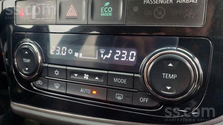 Pelēks Mitsubishi Outlander 2013 Rīga, ar dzinēja tilpumu 2.00 L un nobraukumu 290 tūkst. km par 5590 €, foto 25 vietnē AUTOMOTO.COM.LV