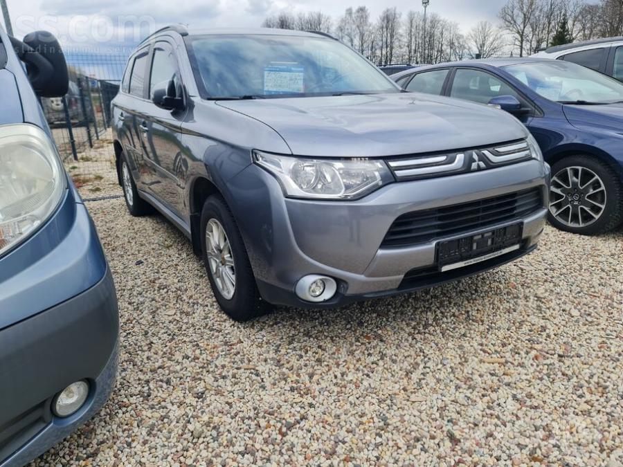 Pelēks Mitsubishi Outlander 2013 Cēsis, ar dzinēja tilpumu 2.20 L un nobraukumu 176 tūkst. km par 6700 €, foto 1 vietnē AUTOMOTO.COM.LV