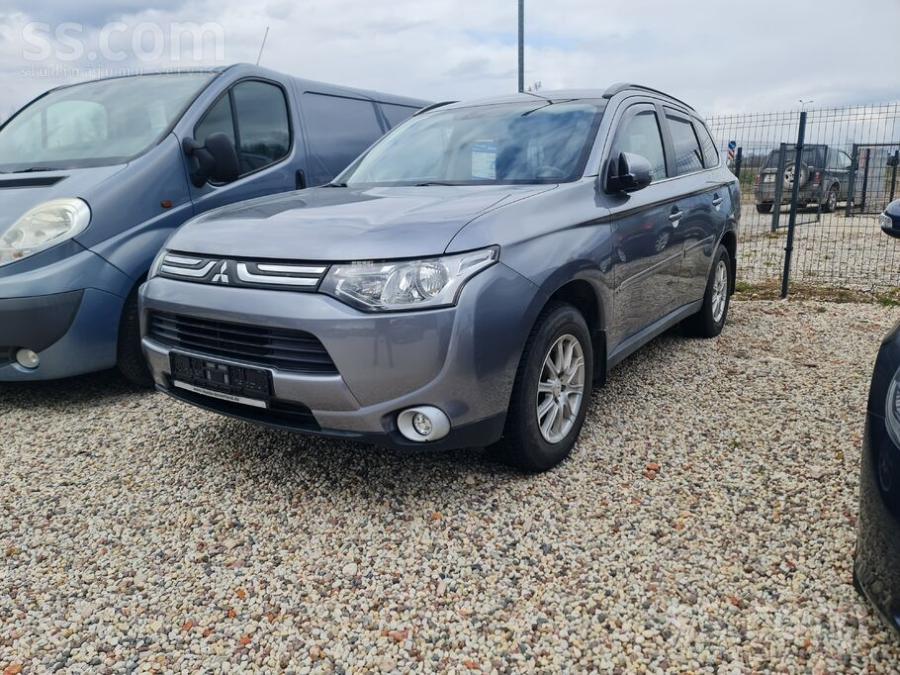 Pelēks Mitsubishi Outlander 2013 Cēsis, ar dzinēja tilpumu 2.20 L un nobraukumu 176 tūkst. km par 6700 €, foto 3 vietnē AUTOMOTO.COM.LV