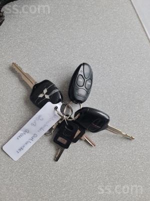 Pelēks Mitsubishi Outlander 2013 Cēsis, ar dzinēja tilpumu 2.20 L un nobraukumu 176 tūkst. km par 6700 €, foto 6 vietnē AUTOMOTO.COM.LV