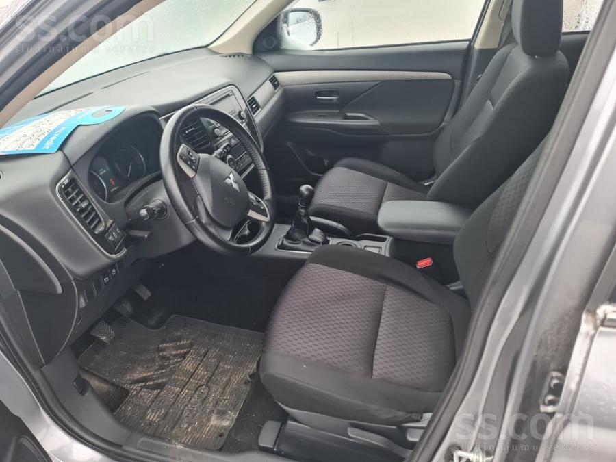 Pelēks Mitsubishi Outlander 2013 Cēsis, ar dzinēja tilpumu 2.20 L un nobraukumu 176 tūkst. km par 6700 €, foto 7 vietnē AUTOMOTO.COM.LV
