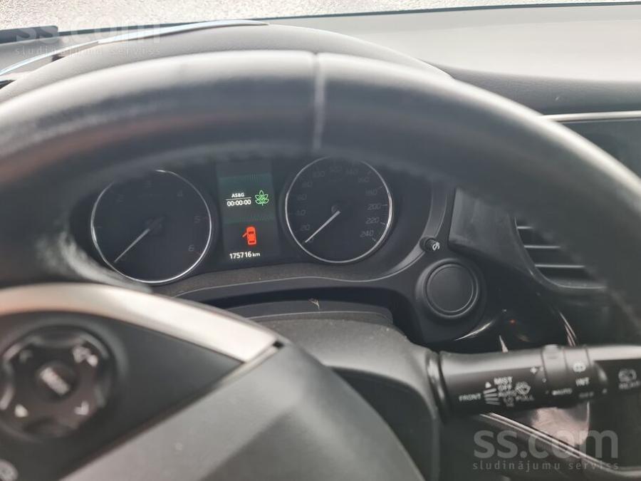 Pelēks Mitsubishi Outlander 2013 Cēsis, ar dzinēja tilpumu 2.20 L un nobraukumu 176 tūkst. km par 6700 €, foto 9 vietnē AUTOMOTO.COM.LV