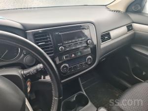 Pelēks Mitsubishi Outlander 2013 Cēsis, ar dzinēja tilpumu 2.20 L un nobraukumu 176 tūkst. km par 6700 €, foto 10 vietnē AUTOMOTO.COM.LV