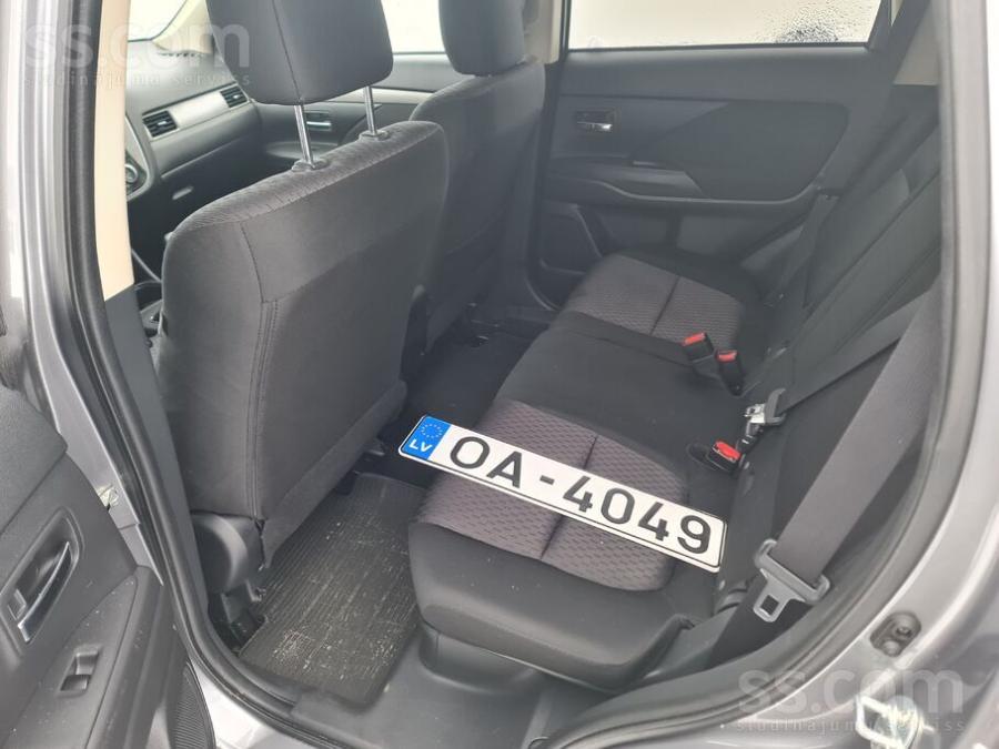 Pelēks Mitsubishi Outlander 2013 Cēsis, ar dzinēja tilpumu 2.20 L un nobraukumu 176 tūkst. km par 6700 €, foto 11 vietnē AUTOMOTO.COM.LV