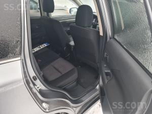 Pelēks Mitsubishi Outlander 2013 Cēsis, ar dzinēja tilpumu 2.20 L un nobraukumu 176 tūkst. km par 6700 €, foto 12 vietnē AUTOMOTO.COM.LV