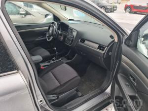 Pelēks Mitsubishi Outlander 2013 Cēsis, ar dzinēja tilpumu 2.20 L un nobraukumu 176 tūkst. km par 6700 €, foto 13 vietnē AUTOMOTO.COM.LV
