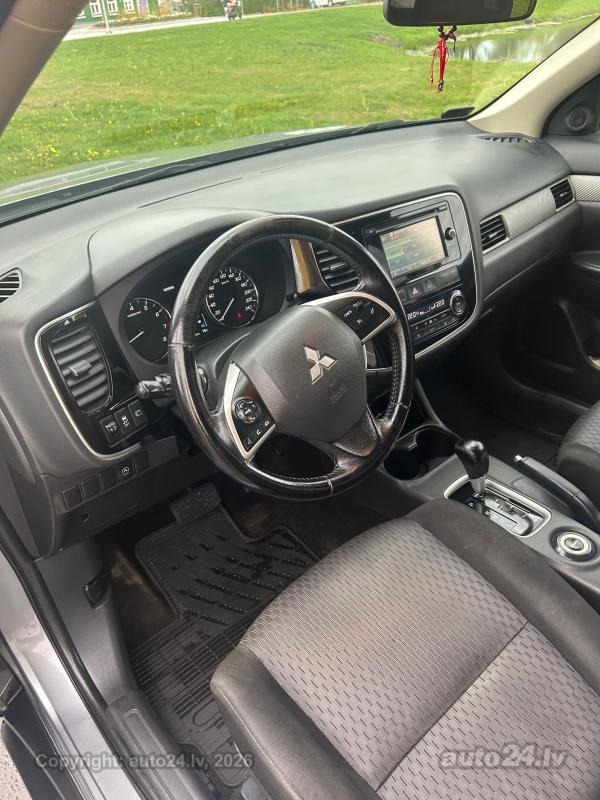Grey Mitsubishi Outlander 2013 in Rakvere, with an engine capacity of 2.00 L and mileage of 270 thousand km for 7300 €, photo 5 on AUTOMOTO.COM.LV