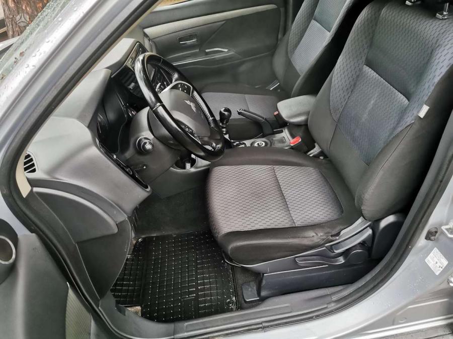 Pelēks Mitsubishi Outlander 2013 Šauļi, ar dzinēja tilpumu 2.20 L un nobraukumu 198 tūkst. km par 5499 €, foto 13 vietnē AUTOMOTO.COM.LV