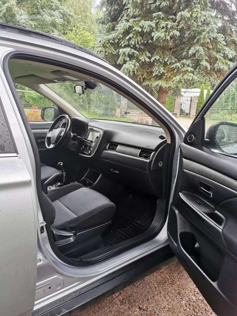 Pelēks Mitsubishi Outlander 2013 Šauļi, ar dzinēja tilpumu 2.20 L un nobraukumu 198 tūkst. km par 5499 €, foto 16 vietnē AUTOMOTO.COM.LV