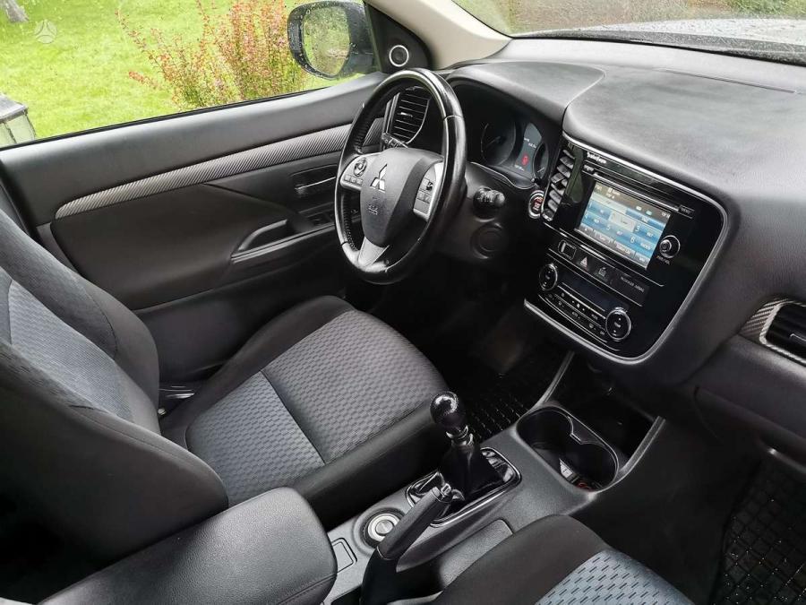 Pelēks Mitsubishi Outlander 2013 Šauļi, ar dzinēja tilpumu 2.20 L un nobraukumu 198 tūkst. km par 5499 €, foto 18 vietnē AUTOMOTO.COM.LV