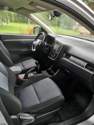 Pelēks Mitsubishi Outlander 2013 Šauļi, ar dzinēja tilpumu 2.20 L un nobraukumu 198 tūkst. km par 5499 €, foto 28 vietnē AUTOMOTO.COM.LV