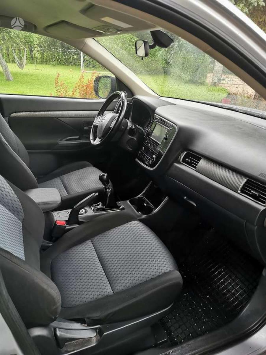 Pelēks Mitsubishi Outlander 2013 Šauļi, ar dzinēja tilpumu 2.20 L un nobraukumu 198 tūkst. km par 5499 €, foto 28 vietnē AUTOMOTO.COM.LV