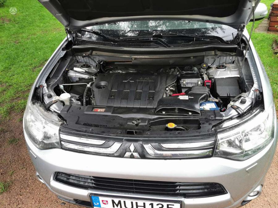 Pelēks Mitsubishi Outlander 2013 Šauļi, ar dzinēja tilpumu 2.20 L un nobraukumu 198 tūkst. km par 5499 €, foto 33 vietnē AUTOMOTO.COM.LV