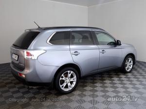 Pelēks Mitsubishi Outlander 2013 Tallina, ar dzinēja tilpumu 2.00 L un nobraukumu 229 tūkst. km par 4999 €, foto 4 vietnē AUTOMOTO.COM.LV