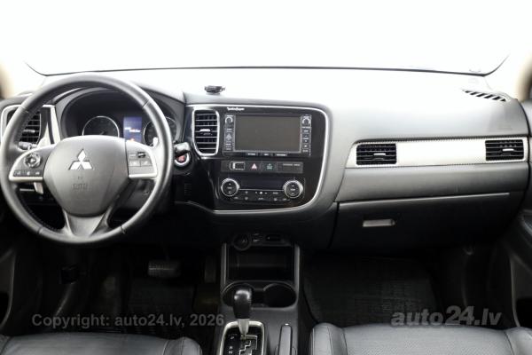 Grey Mitsubishi Outlander 2013 in Tallinn, with an engine capacity of 2.00 L and mileage of 229 thousand km for 4999 €, photo 5 on AUTOMOTO.COM.LV