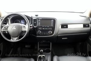 Pelēks Mitsubishi Outlander 2013 Tallina, ar dzinēja tilpumu 2.00 L un nobraukumu 229 tūkst. km par 4999 €, foto 6 vietnē AUTOMOTO.COM.LV