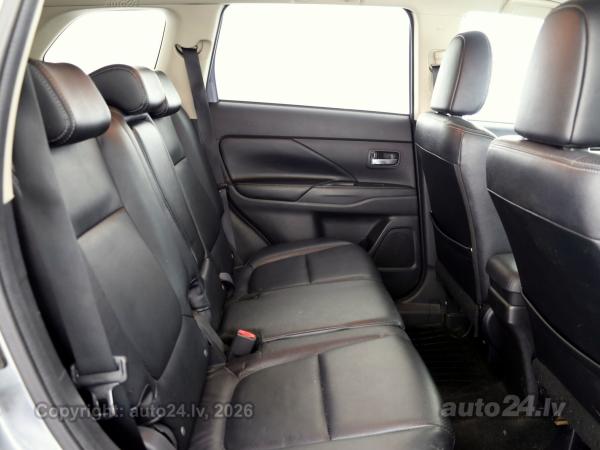 Grey Mitsubishi Outlander 2013 in Tallinn, with an engine capacity of 2.00 L and mileage of 229 thousand km for 4999 €, photo 7 on AUTOMOTO.COM.LV