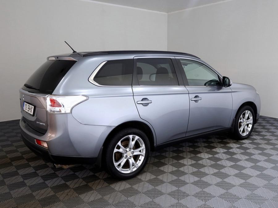 Pelēks Mitsubishi Outlander 2013 Tallina, ar dzinēja tilpumu 2.00 L un nobraukumu 229 tūkst. km par 4999 €, foto 4 vietnē AUTOMOTO.COM.LV