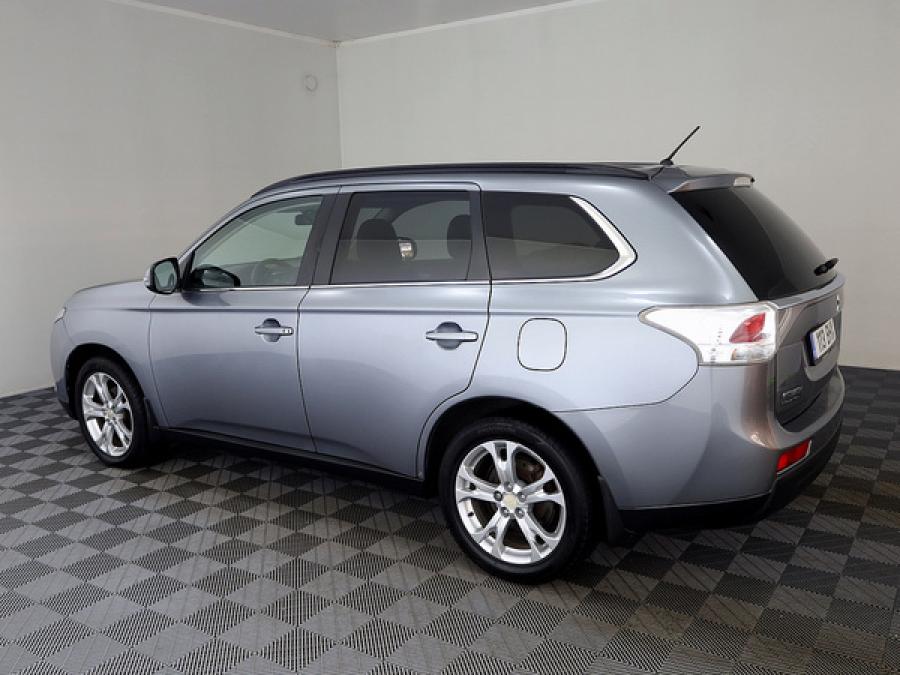 Pelēks Mitsubishi Outlander 2013 Tallina, ar dzinēja tilpumu 2.00 L un nobraukumu 229 tūkst. km par 4999 €, foto 5 vietnē AUTOMOTO.COM.LV