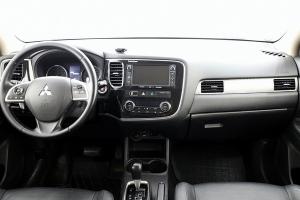 Pelēks Mitsubishi Outlander 2013 Tallina, ar dzinēja tilpumu 2.00 L un nobraukumu 229 tūkst. km par 4999 €, foto 6 vietnē AUTOMOTO.COM.LV
