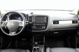 Pelēks Mitsubishi Outlander 2013 Tallina, ar dzinēja tilpumu 2.00 L un nobraukumu 229 tūkst. km par 4999 €, foto 15 vietnē AUTOMOTO.COM.LV