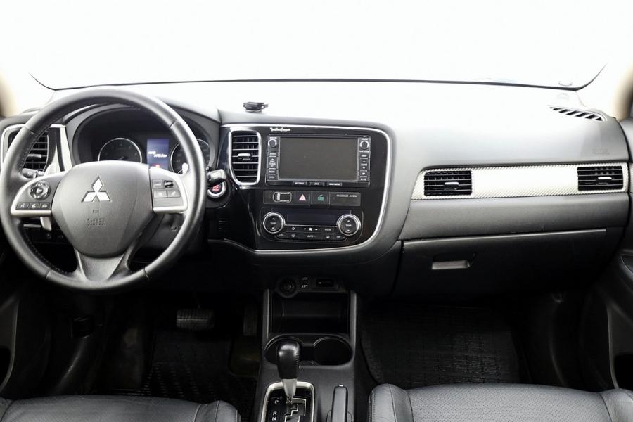 Pelēks Mitsubishi Outlander 2013 Tallina, ar dzinēja tilpumu 2.00 L un nobraukumu 229 tūkst. km par 4999 €, foto 15 vietnē AUTOMOTO.COM.LV