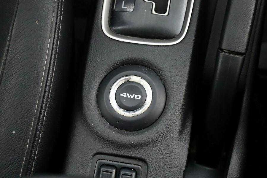 Pelēks Mitsubishi Outlander 2013 Tallina, ar dzinēja tilpumu 2.00 L un nobraukumu 229 tūkst. km par 4999 €, foto 19 vietnē AUTOMOTO.COM.LV