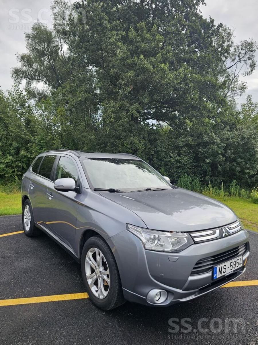 Grey Mitsubishi Outlander 2013 in Riga, with an engine capacity of 2.20 L and mileage of 263 thousand km for 6500 €, photo 1 on AUTOMOTO.COM.LV