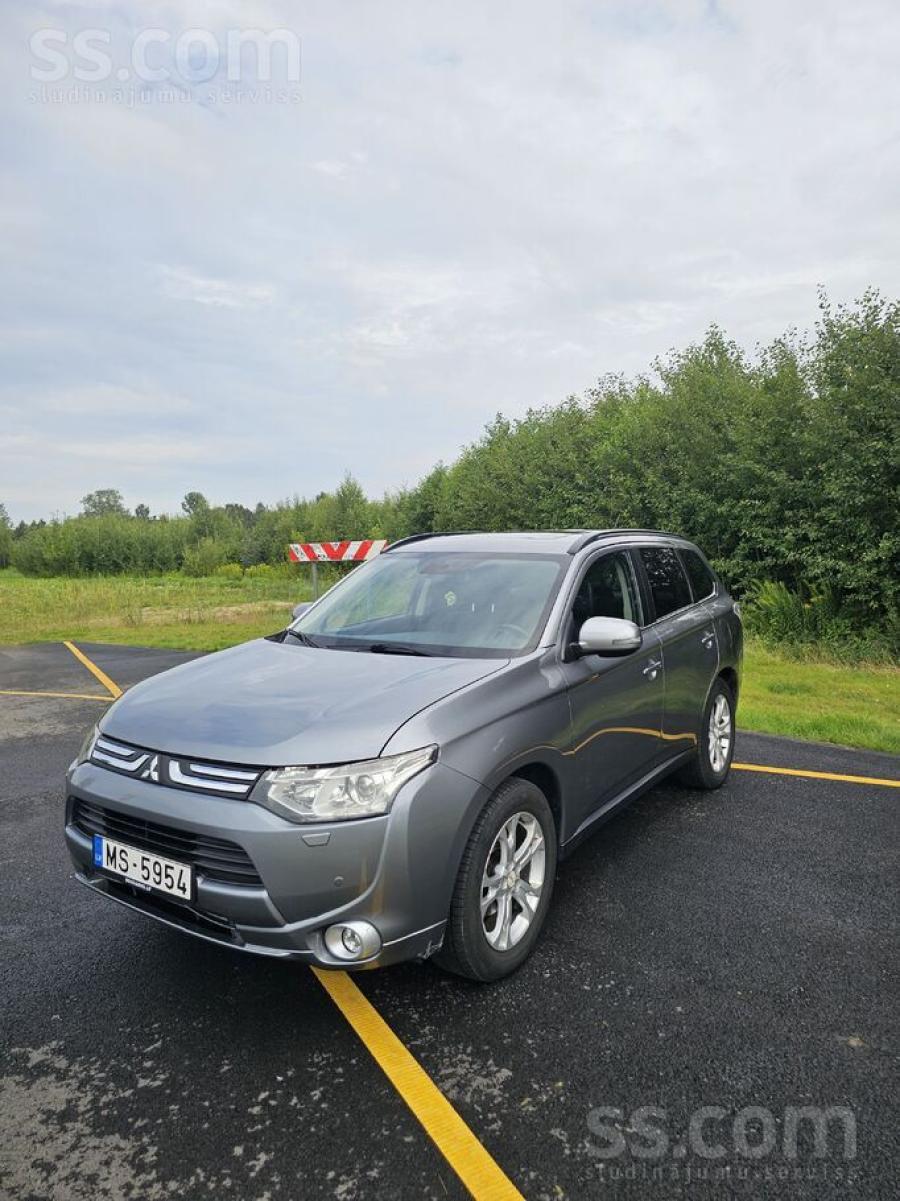 Grey Mitsubishi Outlander 2013 in Riga, with an engine capacity of 2.20 L and mileage of 263 thousand km for 6500 €, photo 3 on AUTOMOTO.COM.LV