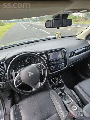 Grey Mitsubishi Outlander 2013 in Riga, with an engine capacity of 2.20 L and mileage of 263 thousand km for 6500 €, photo 4 on AUTOMOTO.COM.LV