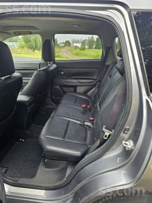 Grey Mitsubishi Outlander 2013 in Riga, with an engine capacity of 2.20 L and mileage of 263 thousand km for 6500 €, photo 5 on AUTOMOTO.COM.LV