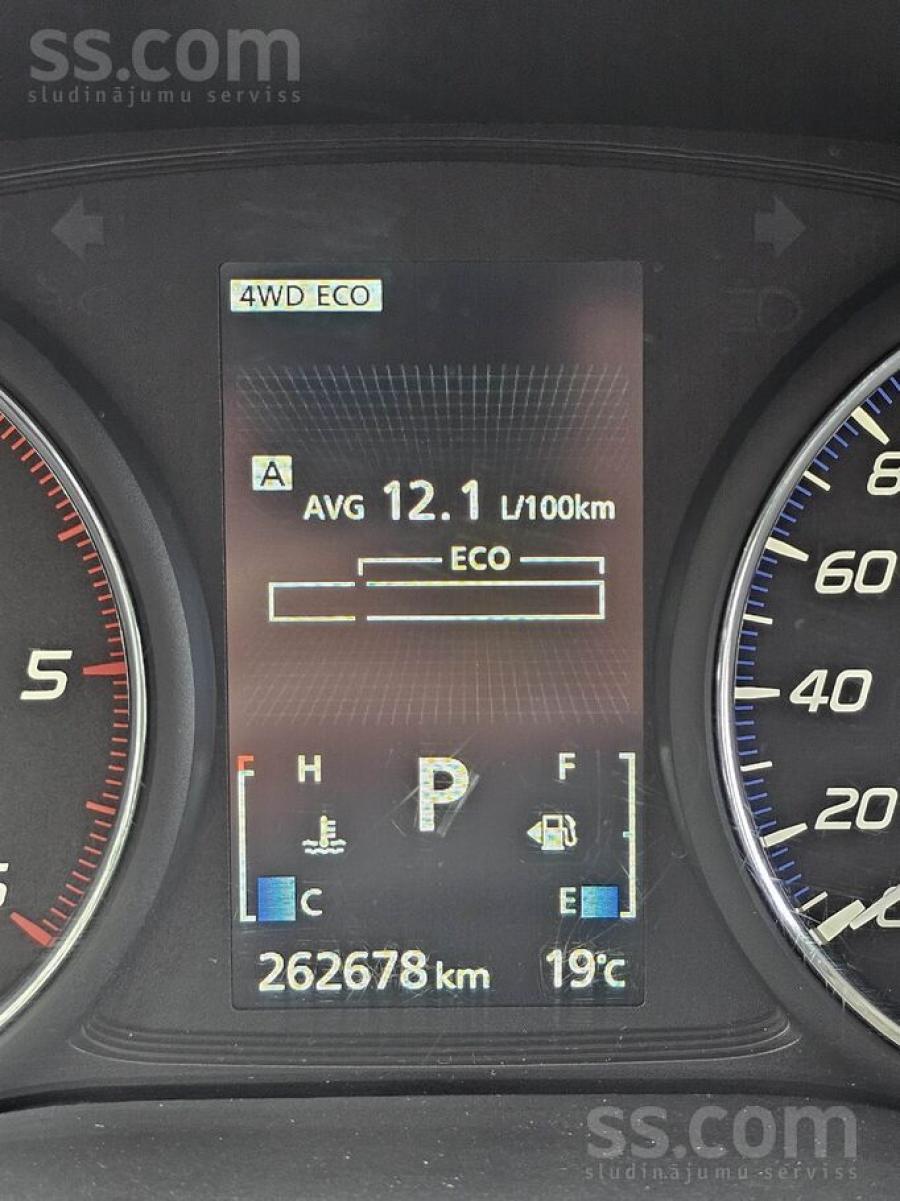 Grey Mitsubishi Outlander 2013 in Riga, with an engine capacity of 2.20 L and mileage of 263 thousand km for 6500 €, photo 8 on AUTOMOTO.COM.LV