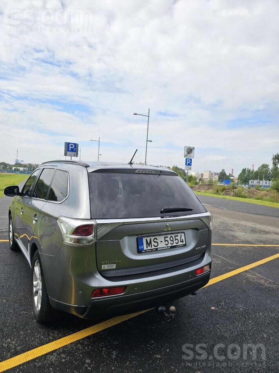 Grey Mitsubishi Outlander 2013 in Riga, with an engine capacity of 2.20 L and mileage of 263 thousand km for 6500 €, photo 9 on AUTOMOTO.COM.LV