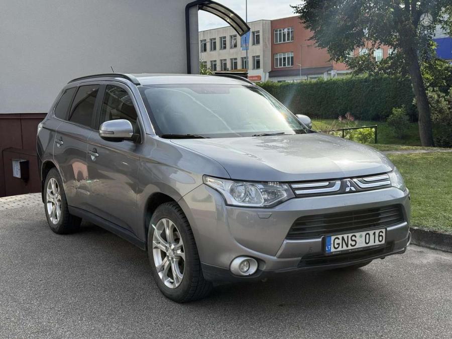 Grey Mitsubishi Outlander 2013 in Prienai, with an engine capacity of 2.27 L and mileage of 211 thousand km for 6100 €, photo 1 on AUTOMOTO.COM.LV