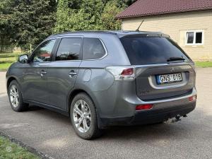 Grey Mitsubishi Outlander 2013 in Prienai, with an engine capacity of 2.27 L and mileage of 211 thousand km for 6100 €, photo 4 on AUTOMOTO.COM.LV