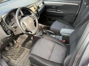 Grey Mitsubishi Outlander 2013 in Prienai, with an engine capacity of 2.27 L and mileage of 211 thousand km for 6100 €, photo 6 on AUTOMOTO.COM.LV
