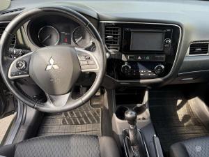 Grey Mitsubishi Outlander 2013 in Prienai, with an engine capacity of 2.27 L and mileage of 211 thousand km for 6100 €, photo 7 on AUTOMOTO.COM.LV