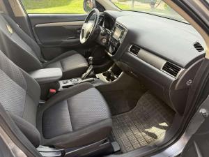 Grey Mitsubishi Outlander 2013 in Prienai, with an engine capacity of 2.27 L and mileage of 211 thousand km for 6100 €, photo 9 on AUTOMOTO.COM.LV