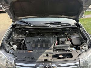 Grey Mitsubishi Outlander 2013 in Prienai, with an engine capacity of 2.27 L and mileage of 211 thousand km for 6100 €, photo 12 on AUTOMOTO.COM.LV