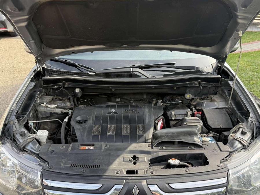Grey Mitsubishi Outlander 2013 in Prienai, with an engine capacity of 2.27 L and mileage of 211 thousand km for 6100 €, photo 12 on AUTOMOTO.COM.LV