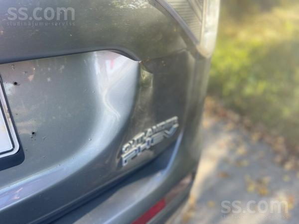 Grey Mitsubishi Outlander 2013 in Vilnius, with an engine capacity of 2.00 L and mileage of 295 thousand km for 4500 €, photo 6 on AUTOMOTO.COM.LV