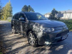 Grey Mitsubishi Outlander 2013 in Vilnius, with an engine capacity of 2.00 L and mileage of 295 thousand km for 4500 €, photo 3 on AUTOMOTO.COM.LV