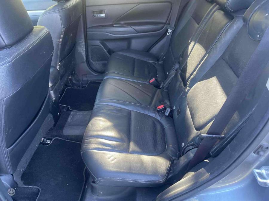 Grey Mitsubishi Outlander 2013 in Vilnius, with an engine capacity of 2.00 L and mileage of 295 thousand km for 4500 €, photo 10 on AUTOMOTO.COM.LV